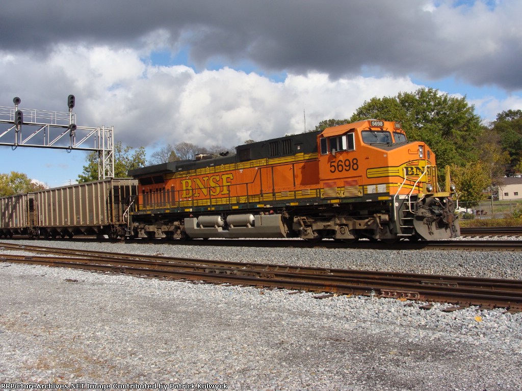 BNSF 5698